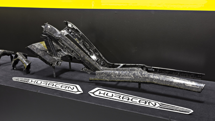 Lamborghini Forged Composites - Gentlemen Drivers Magazine